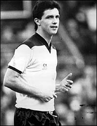 Fulham FC : Families divided in SW6 - Fulham FC Latest News